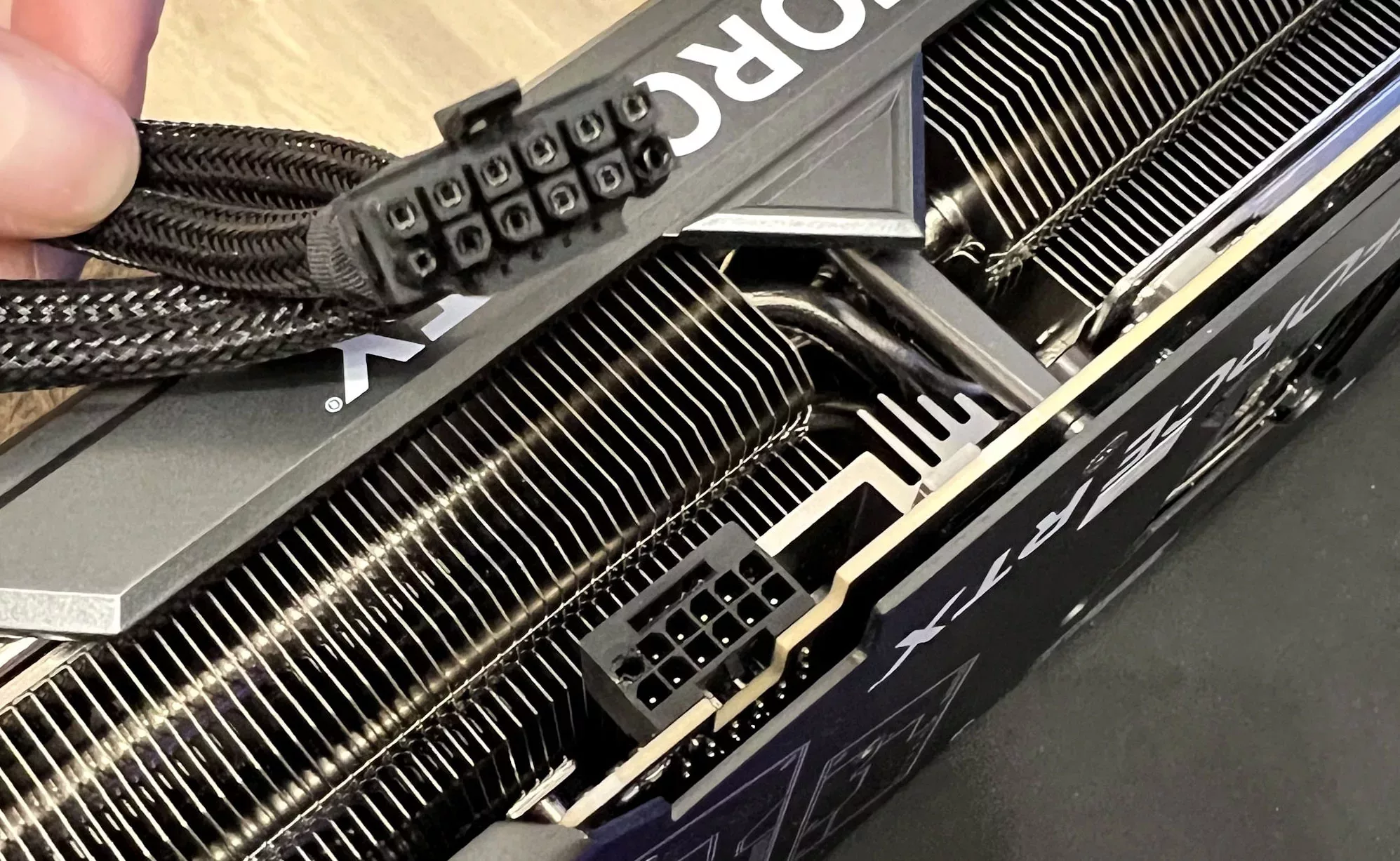 Les Connecteurs D'alimentation 12VHPWR Pour RTX 4090 Fondent • Pause ...