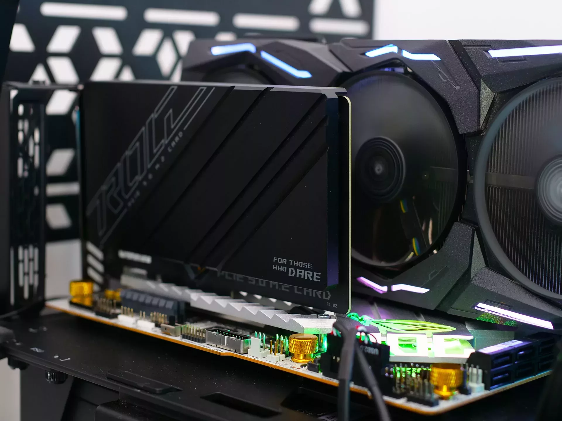 [Test] Crucial T700 PCIe Gen5 NVMe : Le SSD Ultra-rapide • Pause Hardware